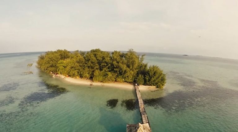Pesona Pulau Semak Daun, Surga Bagi Pencinta Camping