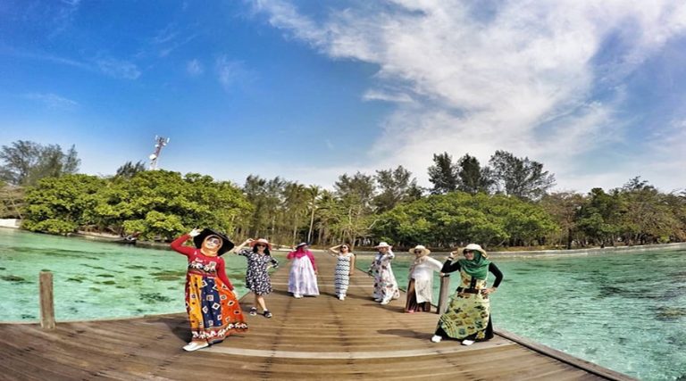 Mengenal Destinasi Wisata Royal Island kepulauan seribu Lebih Jauh